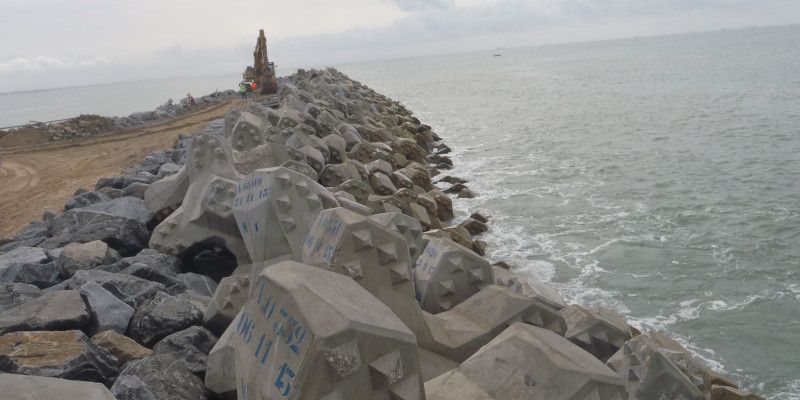 Port de Cotonou au Bénin : prolongement de la digue ouest | Concrete ...