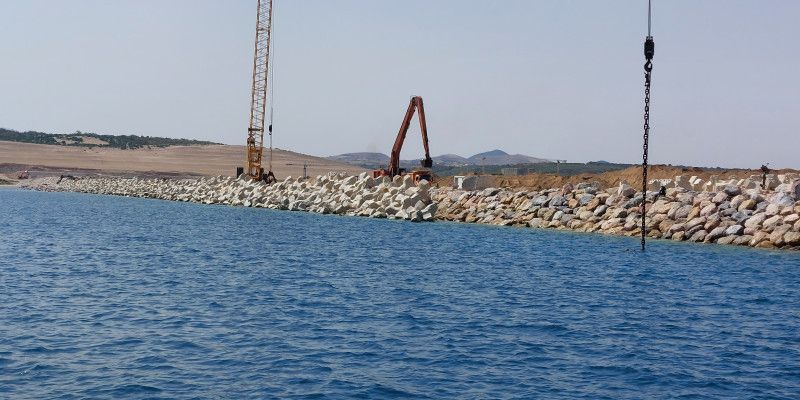 Construction of NADOR WEST MED port in Morocco : an ACCROPODE™ II ...