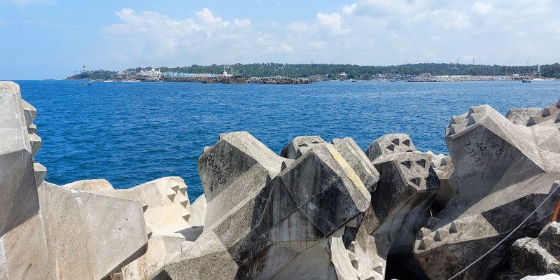 Breakwater works at Vizhinjam International Sea Port, India : an ...