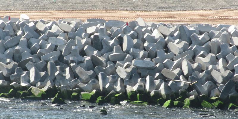 Hong-Kong International Airport 3 Runway system, China : an ACCROPODE ...